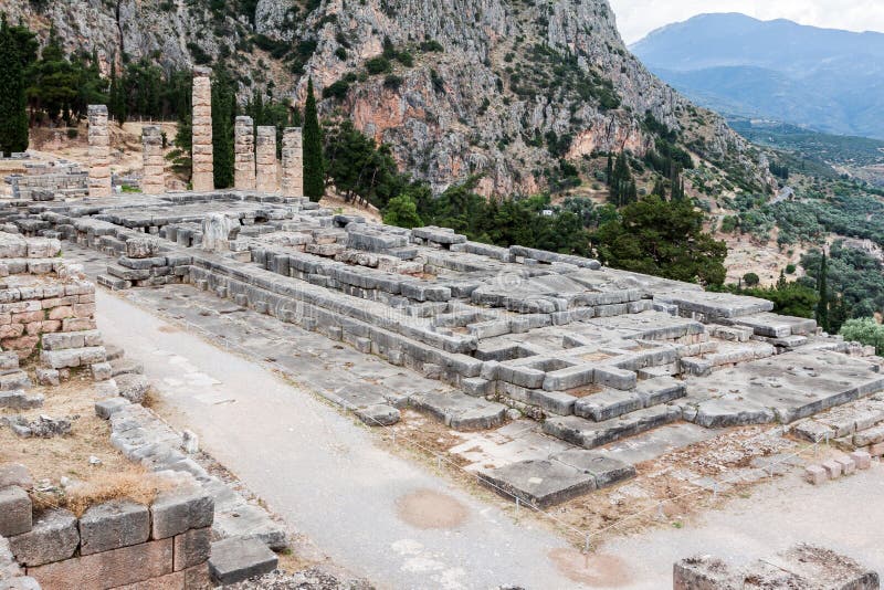 Tempel Von Apollo in Delphi Stockfoto - Bild von grundlage, archäologie ...