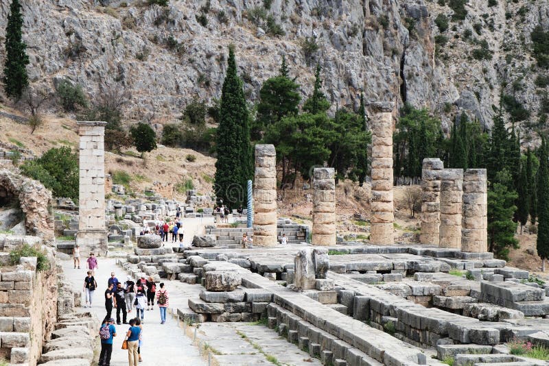 Apollo-Tempel Von Delphi Und Amphitheater Mit Atemberaubendem Blick Auf ...