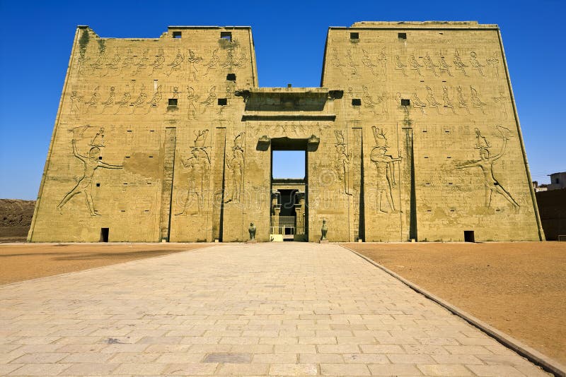 Der Tempel Von Horus, Edfu, Ägypten. Stockfoto - Bild von pharao, bild ...
