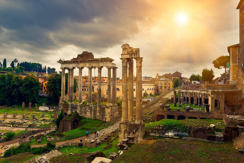 Tempel Von Saturn Und Von Forum Romanum in Rom Stockbild - Bild von ...