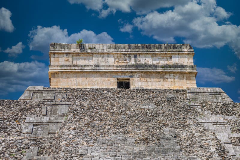 Tempelpyramide Des Kukulcan El Castillo Chichen Itza Yucatan Mexico ...
