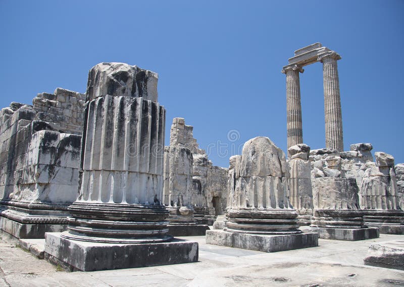 Tempio di Apollo immagine stock. Immagine di archeologia - 32587443