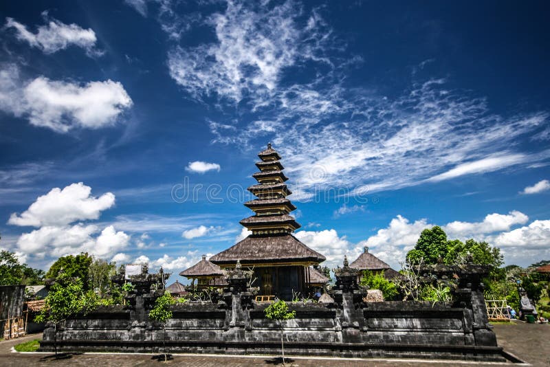 Tempio Di Besakih Nell'Bali Orientale Immagine Stock - Immagine di ...