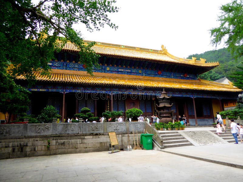 Portone del tempio di Fayu fotografia editoriale. Immagine di brown ...