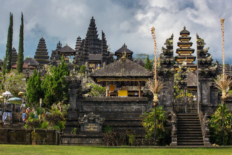 Tempio Di Pura Besakih, Bali Immagine Stock - Immagine di monumento ...