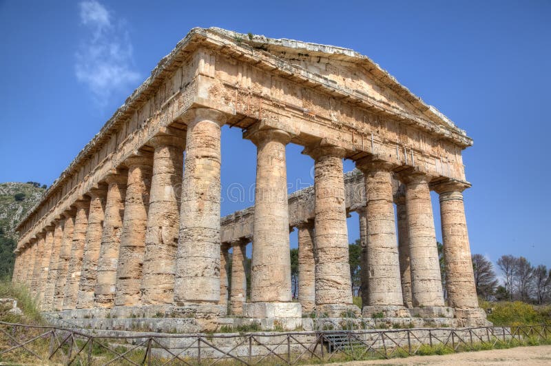Tempio dorico in Segesta immagine stock. Immagine di greco - 31367145