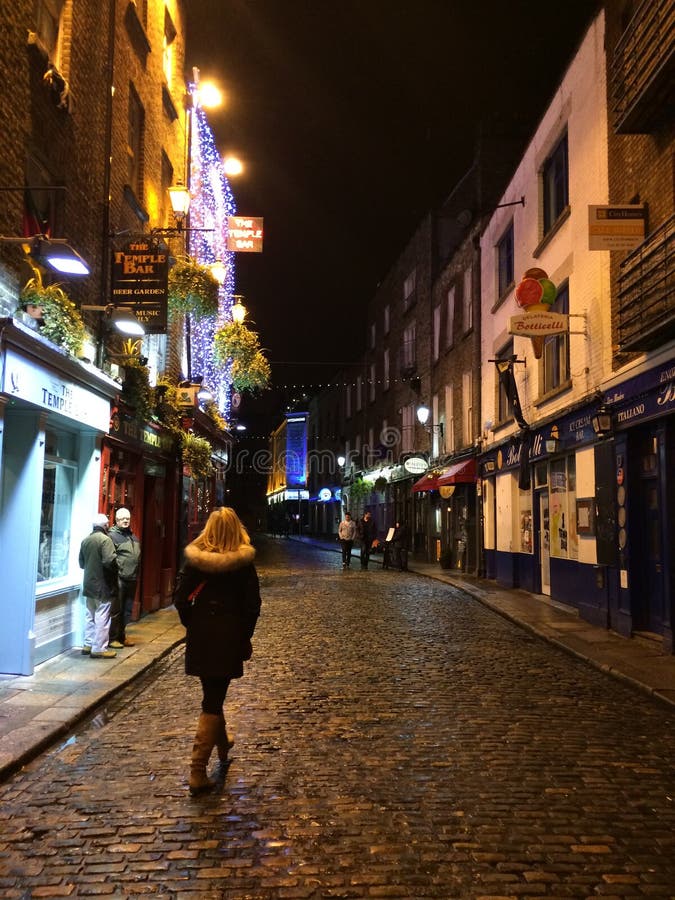 Temple bar editorial image. Image of shops, ireland, area - 57872215