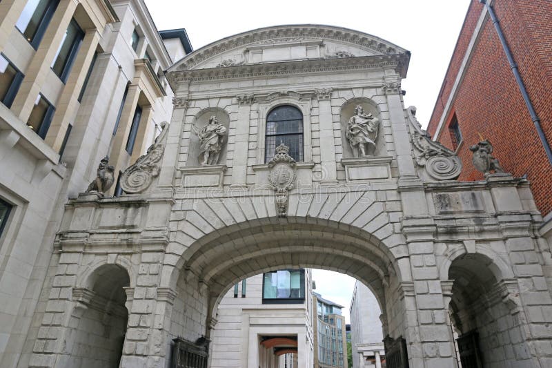 Temple Bar Gateway, Paternoster Square, London Stock Photo - Image of ...
