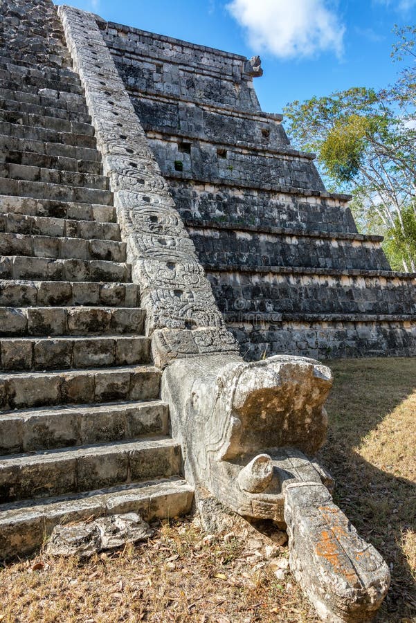 Temple in Chichen Itza stock photo. Image of america - 90957020