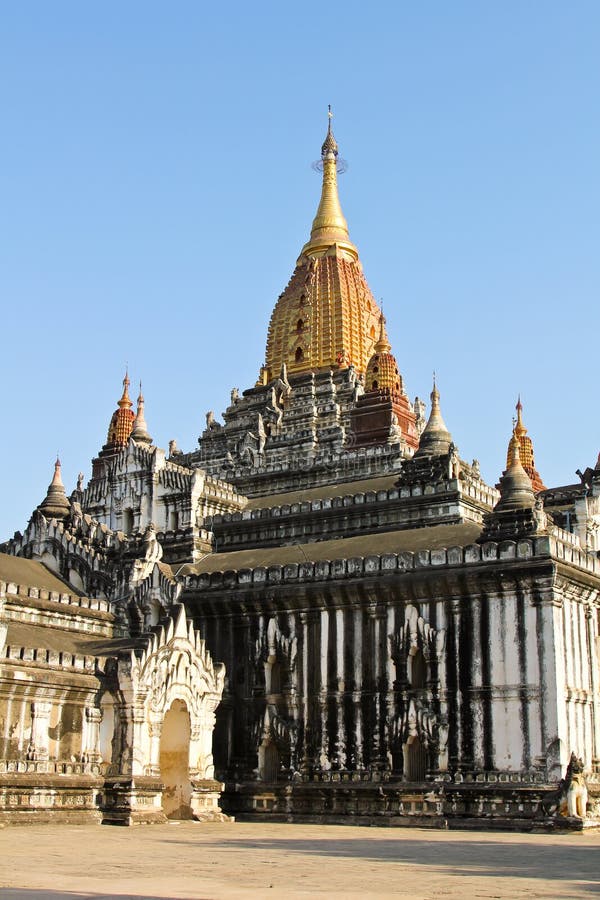 Temple D'Ananda Dans Bagan, Birmanie Image stock - Image du rouge ...