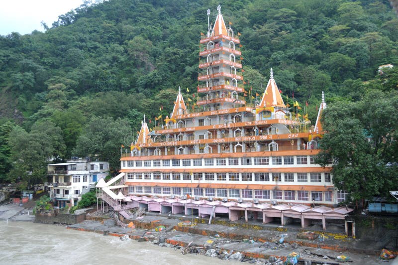 Temple à Rishikesh photo éditorial. Image du ganges, temples - 31184791