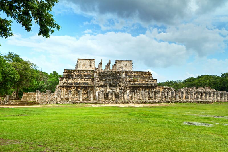 Temple Des Guerriers Au Mexique Photo stock - Image du histoire, restes ...