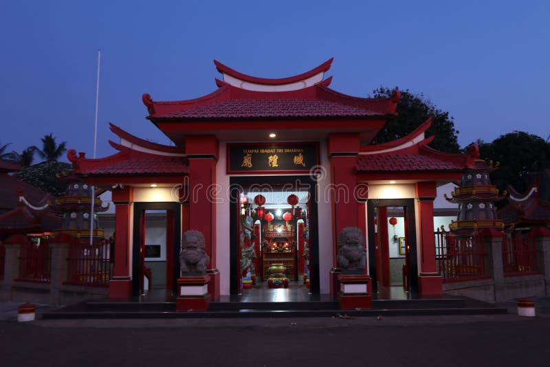 Temple gate editorial photo. Image of dragon, color - 126530411