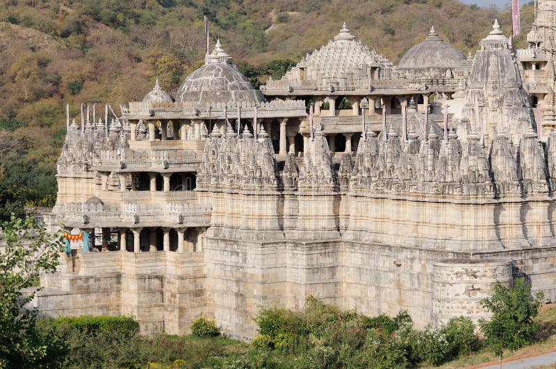 Temple Inde de Ranakpur photo stock. Image du découpage - 16305768