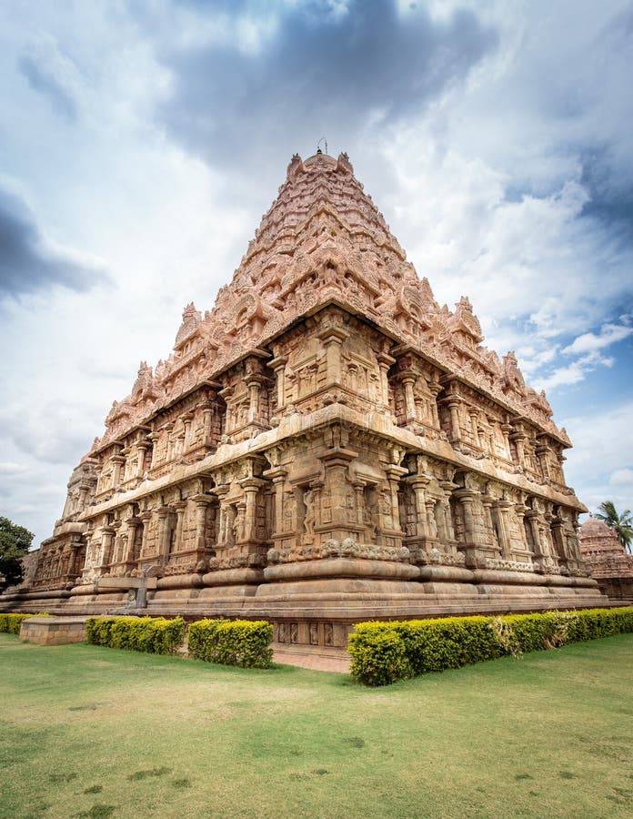 Statue De Taureau De Nandi Dans Le Temple Hindou Antique Du Pallavas ...