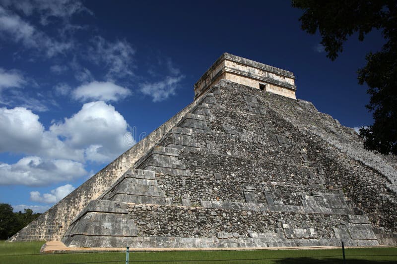 The Temple of Kukulcan (El Castillo) in Chichen Itza Complex, Mexico ...