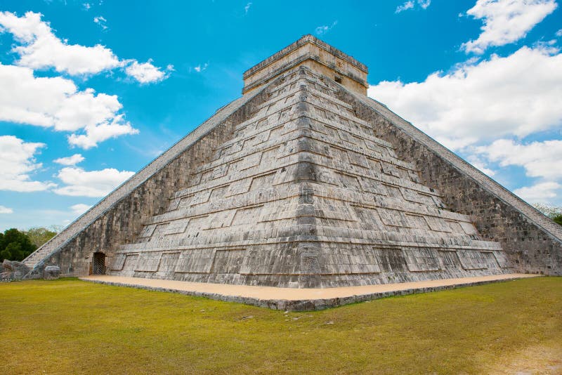 Temple of Kukulkan in Chichen Itza, Yucatan, Mexico Stock Image - Image ...