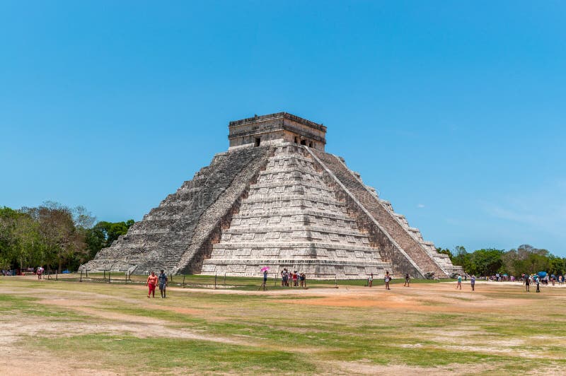 Temple of Kukulkan at Chichen Itza, Yucatan, Mexico Editorial ...