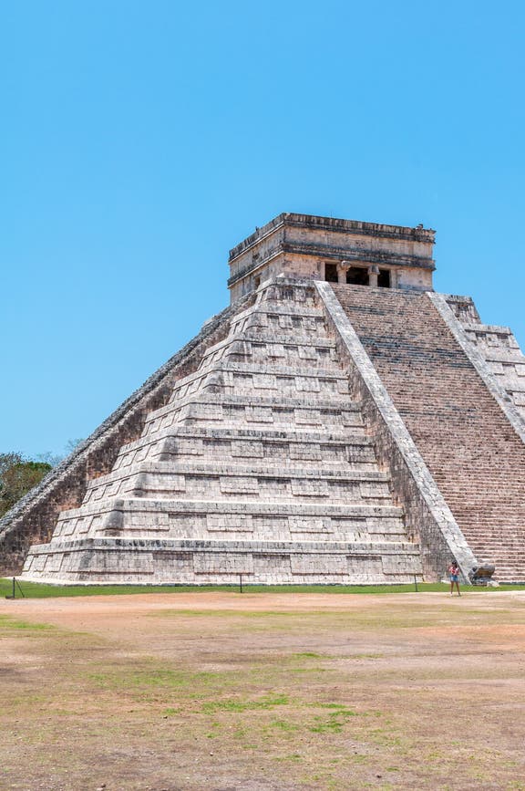Temple of Kukulkan at Chichen Itza, Yucatan, Mexico Editorial Photo ...