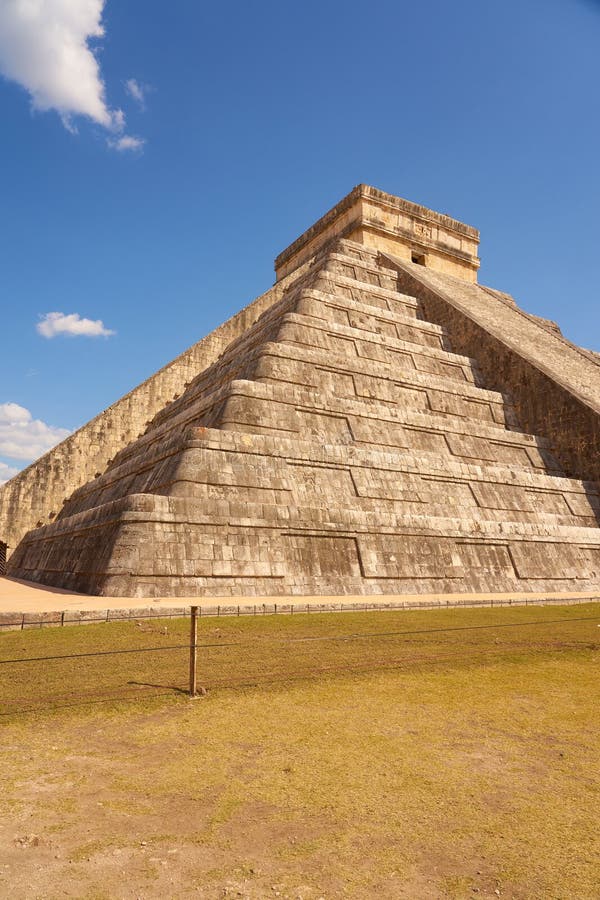 Temple of Kukulkan, Pyramid in Chichen Itza, Yucatan, Mexico. Stock ...