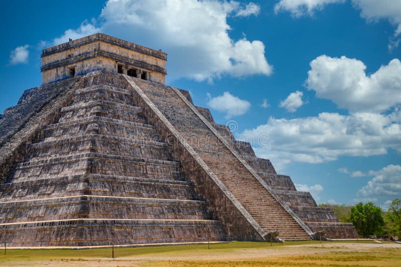 Temple Pyramid of Kukulcan El Castillo, Chichen Itza, Yucatan, Mexico ...