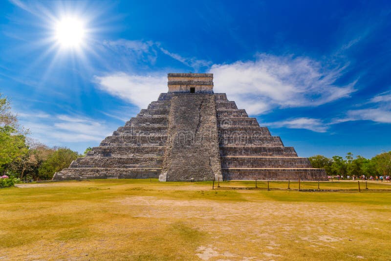 Temple Pyramid of Kukulcan El Castillo, Chichen Itza, Yucatan, Mexico ...