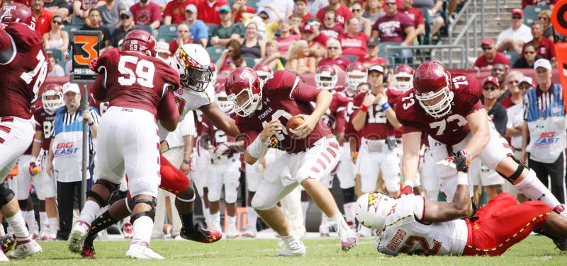 Temple Quarterback Chris Coyer Editorial Photography - Image of blue ...