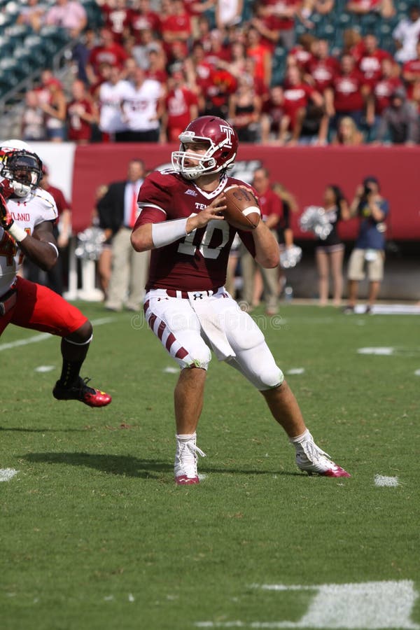 Temple Quarterback Chris Coyer Looks Downfield Editorial Photo - Image ...