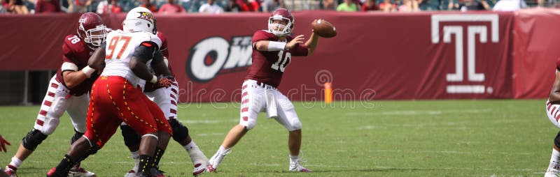 Temple Quarterback Chris Coyer Editorial Photography - Image of ...