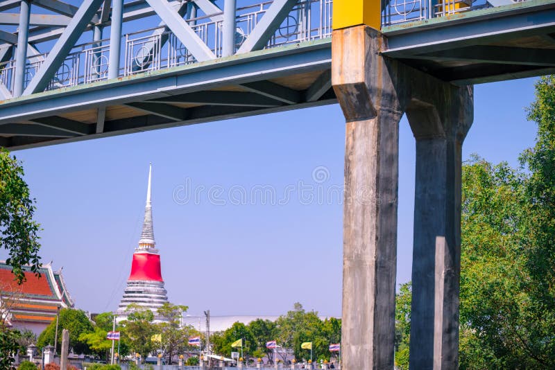 Temple and bridge stock image. Image of infrastructure - 168367377