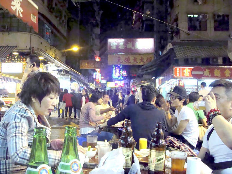 Temple Street, Hong Kong. editorial image. Image of street - 38633950