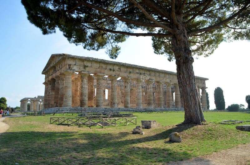 Temples grecs antiques photo stock. Image du musée, romain - 43972822