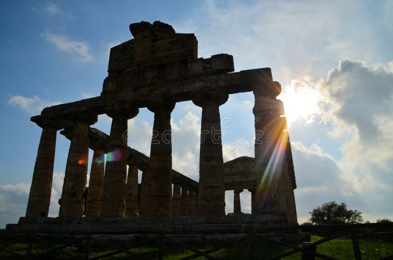 Temples grecs antiques photo stock. Image du basilique - 43973012