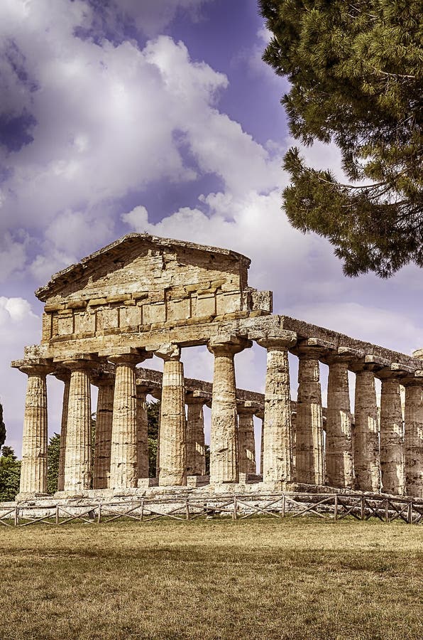 Temples Grecs Chez Paestum En Italie Photo stock - Image of ...