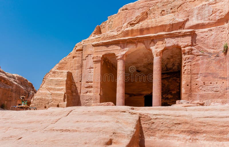 Temples and Tombs in the City of Petra Jordan, Ancient Architecture ...