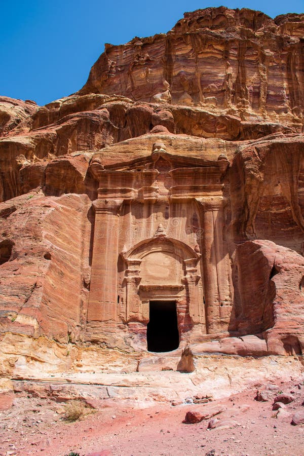 Temples and Tombs in the City of Petra Jordan, Ancient Architecture ...