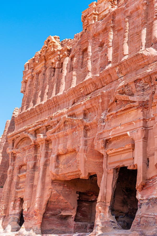 Temples and Tombs in the City of Petra Jordan, Ancient Architecture ...
