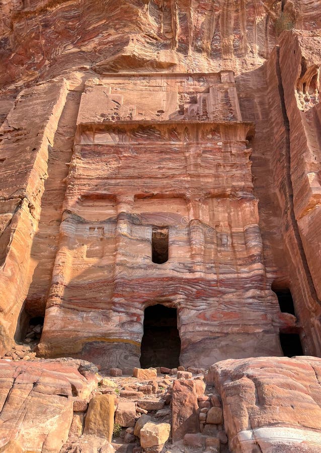 Temples and Tombs in the City of Petra Jordan, Ancient Architecture ...