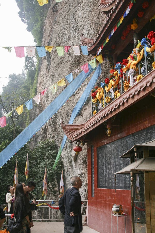 Templo Blanco De La Roca En Sichuan, China Imagen de archivo editorial ...