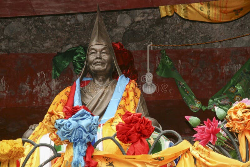 Templo Blanco De La Roca En Sichuan, China Imagen de archivo editorial ...