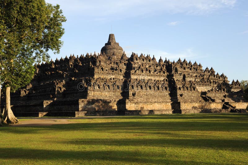 Templo Budista De Borobudur Na Ilha De Java Imagem de Stock - Imagem de ...