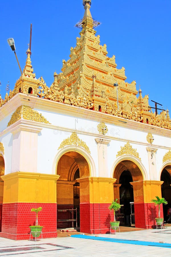 Imagem Da Buda Do Templo Da Buda De Mahamuni, Mandalay, Myanmar Foto de ...