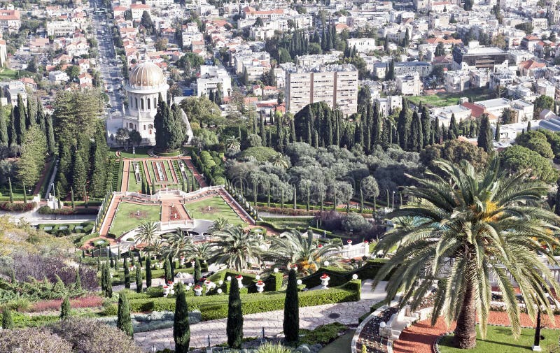 Templo De Bahai Y Ciudad De Haifa, Israel Foto de archivo - Imagen de ...