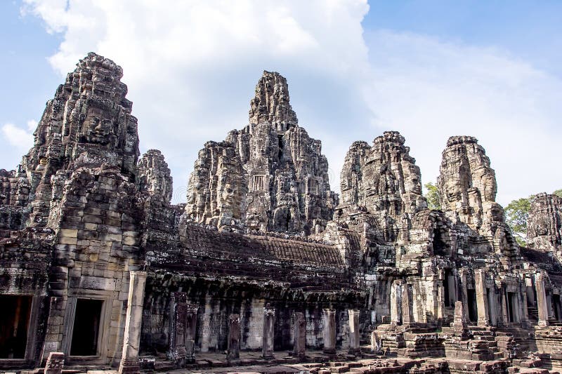 Templo De Bayon En Angkor Thom Foto de archivo - Imagen de construido ...