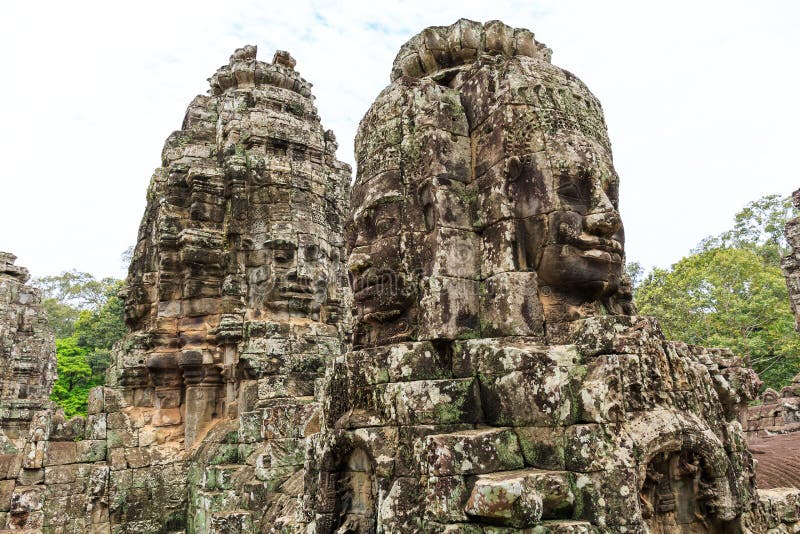 Templo De Bayon En Angkor Thom Area De Camboya Imagen editorial ...