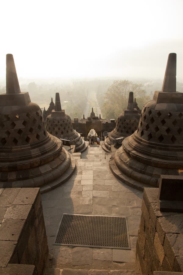 Templo De Borobudur, Isla De Java, Indonesia Foto de archivo - Imagen ...