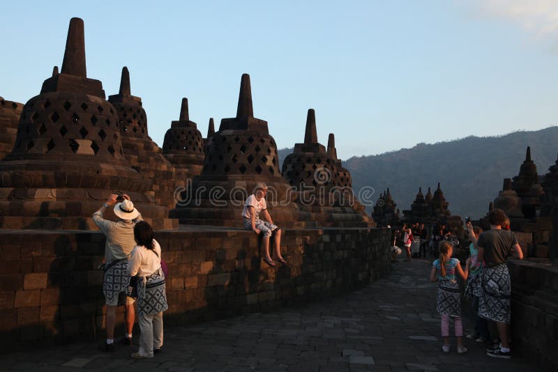 Templo De Borobudur, Java Central, Indonesia Foto de archivo editorial ...