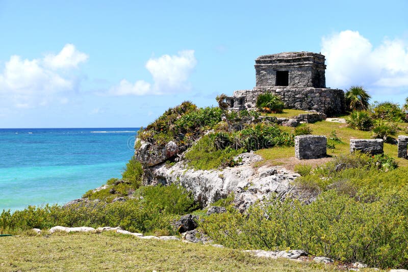Templo De Dios Del Viento En Tulum Imagen de archivo - Imagen de sitio ...