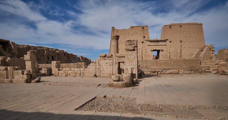 Templo De Edfu Edfu Edfu Egypt Daylight Fotografía editorial - Imagen ...