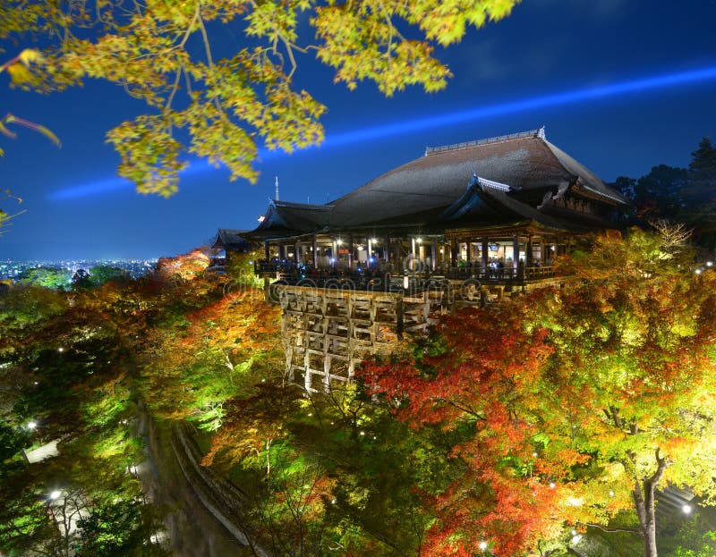 Templo de Kiyomizu-dera foto de stock. Imagem de folhas - 32933776
